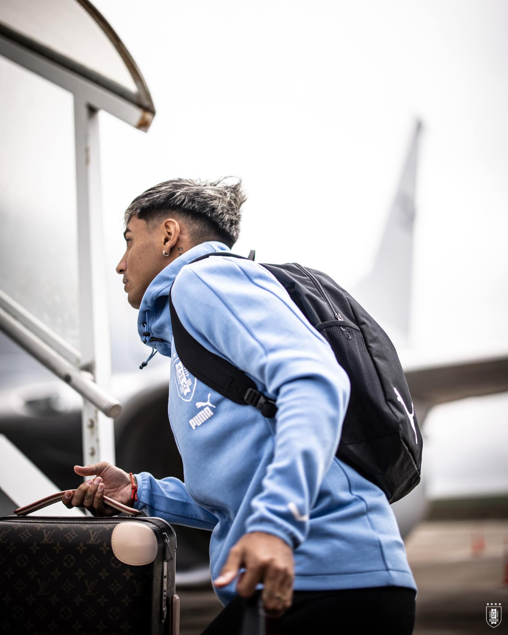 La selección de Uruguay viaja a Quito sin el lesionado Emiliano ...