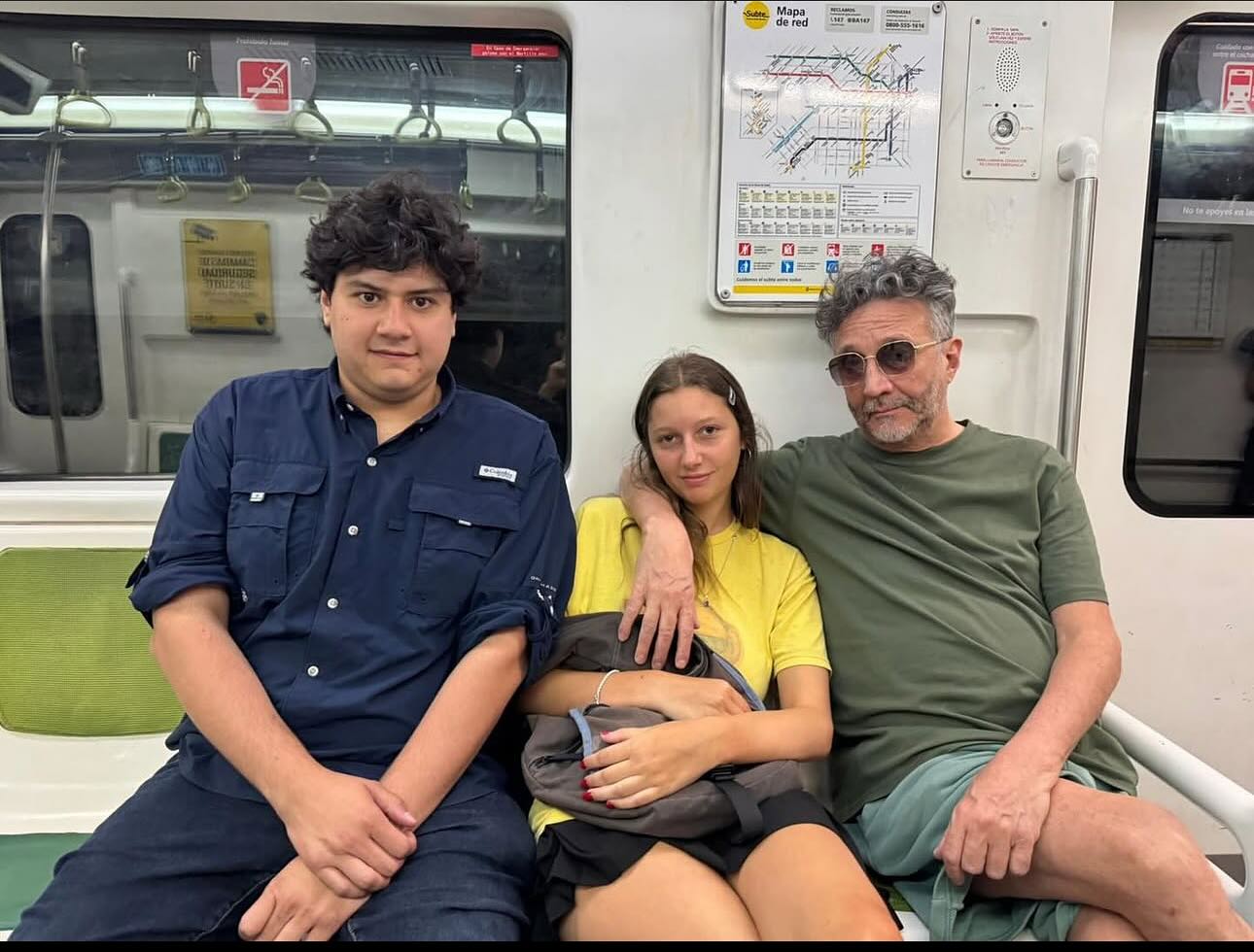 Fito Páez y una postal cotidiana en el subte porteño: música, paternidad y simpleza - Carmelo Portal